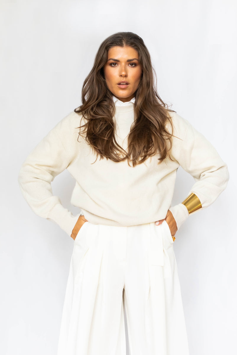 Timeless Elegance: Mastering the Art of Styling Classic Essentials – Simone